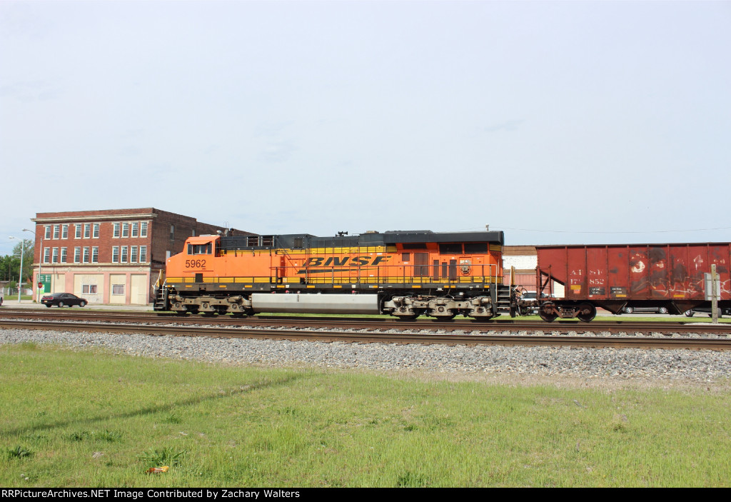 BNSF 5962